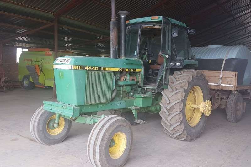 John Deere John Deere 4440 Cab Two wheel drive tractors Tractors for ...